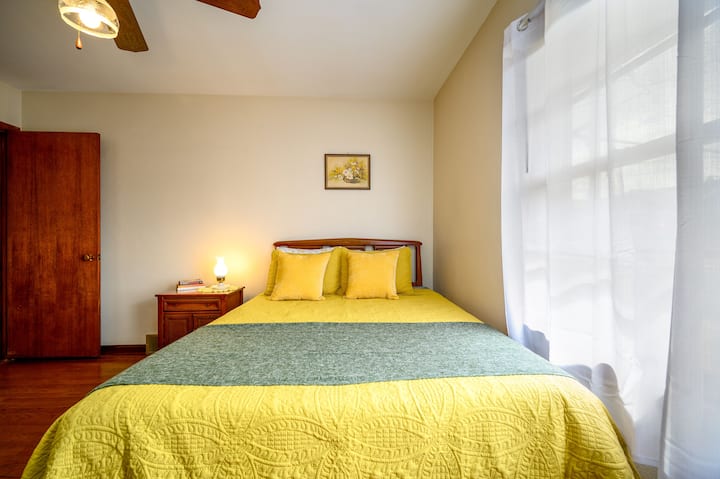 Betty’s Place - < 10 Min To Hospitals & Downtown! - Peoria, IL