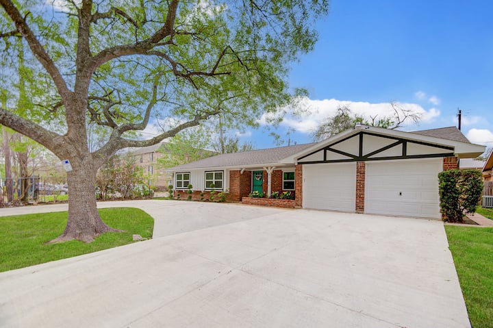 Peaceful&quiet 4-br Whole House Near Hobby Airport - 
