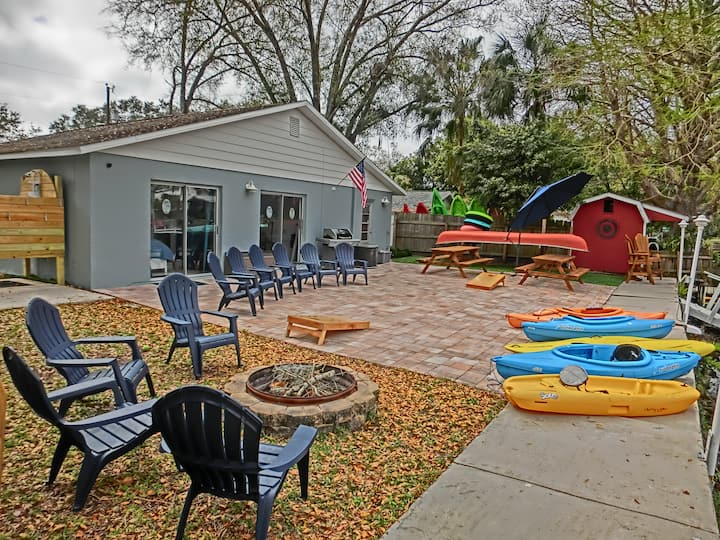 Weeki Wachee Escape • Kayaks • Games • Firepit! - Weeki Wachee, FL