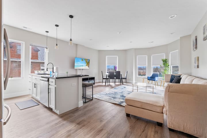 Luxury 3 Bed Home | Central | Free Parking - Cleveland, OH
