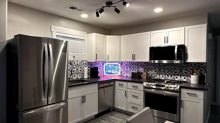 Retro Apt In The Heart Of Edo - Albuquerque