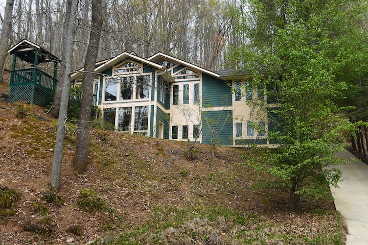 Elevate Your Stay In The Lake Junaluska Mountains - Lake Junaluska, NC