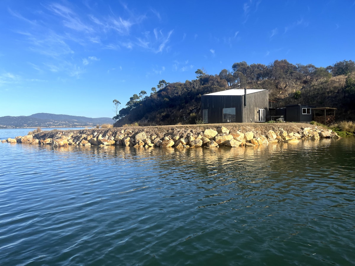 The Studio: unique seclusion & private beach - Guesthouses for Rent in ...