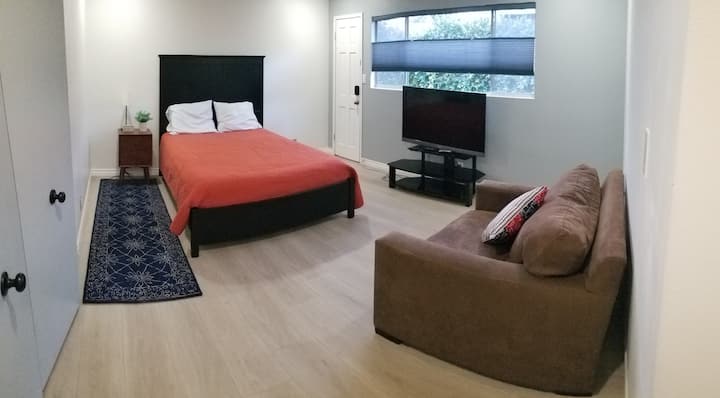 Clean, Modern, Private Entrance Master - Compton, CA