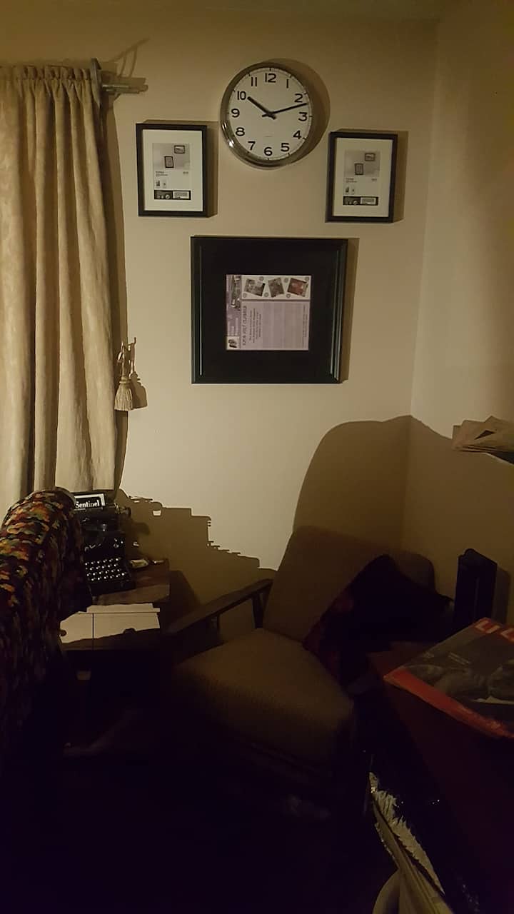 Private Writer's Room & Private Bath - Chandler, AZ