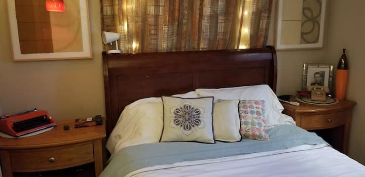 Private Writer's Room & Private Bath - Chandler, AZ