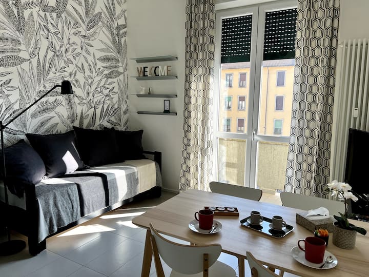 Appartamento Con Vista - Nolo - Milan Linate Airport (LIN)