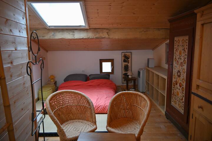 Chambre Japonaise Avec Cuisine, Toilette Et Douche - Crest