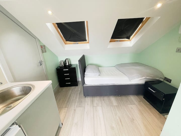 Letzi • Premium Cozy Suite Room • Heathrow Airport - Hayes