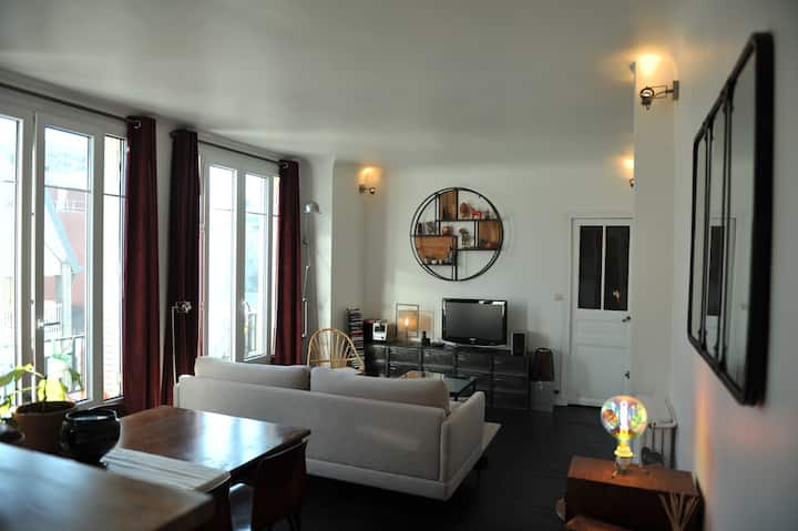 Nid Douillet Dans Le Pittoresque 13ème - Paris