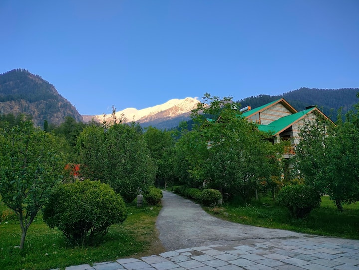 Spacious Boutique Holiday Cottage With View - Himachal Pradesh