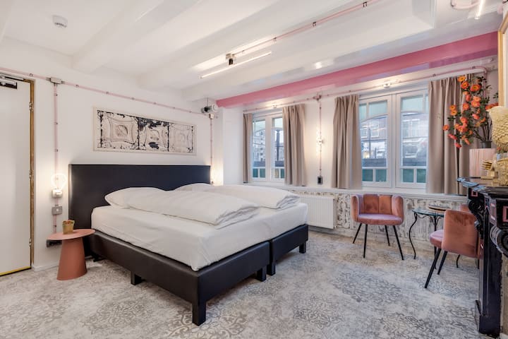 Souterrain Double Room - The Hague