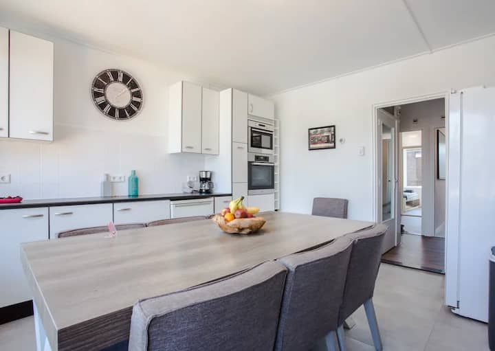 14-bedroom, 19-bed, 3.5 Kitchens - Beverwijk