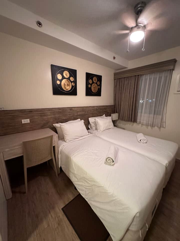 Minimalist Condotel In Silang W/ 200mbps + Netflix - Silang