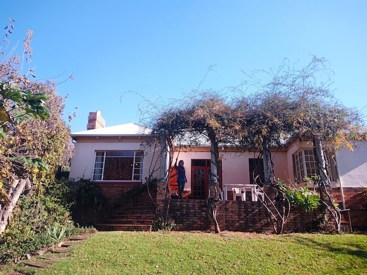 Private Oasis With Old World Charm. - Johannesburg