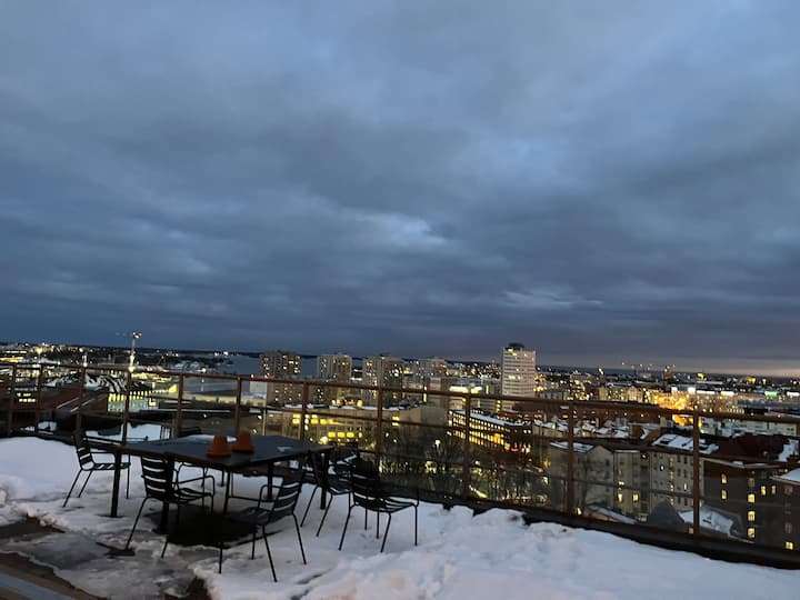 Valoisa Kaksio Upein Näkymin - Helsinki