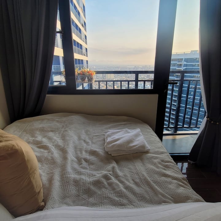 Modern 1br Condo W/ Balcony Near Airport & Sky Way - 마카티