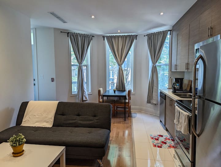 Cozy 1 Bedroom Unit In The Annex, Free Parking - Toronto