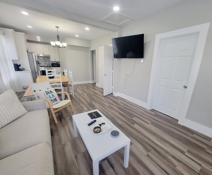 Newly Renovated! 3x2 | Beach Getaway | *Sleeps 8* - Galveston