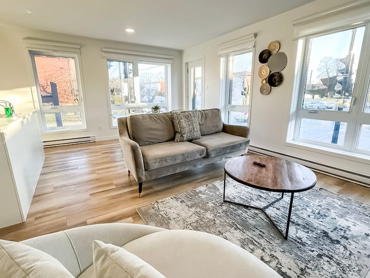 Stylish Condo / 2 Br - Montreal
