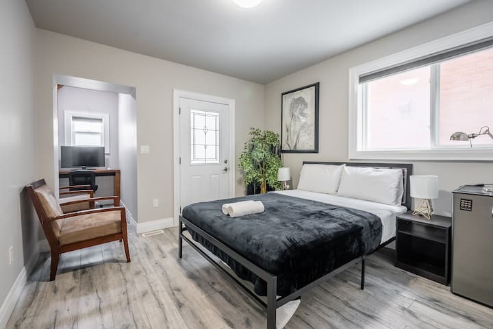 Onebedroom Private Bath Dt #102 - Toronto