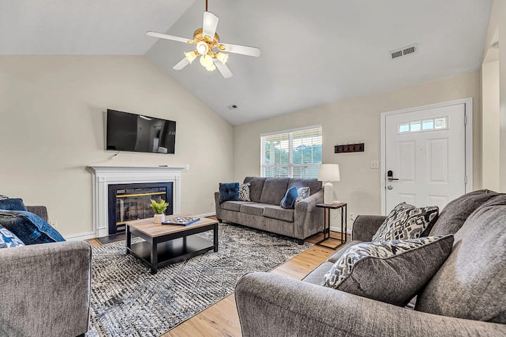 Stylish 2br Near Hospital King Bed Fast Wifi - Winston-Salem, NC