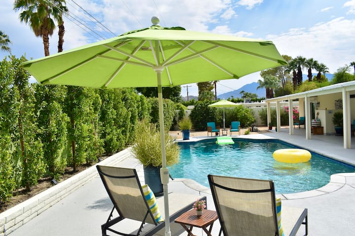 Central Palm Springs Home W/pool & Mountain Views - Palm Springs, CA
