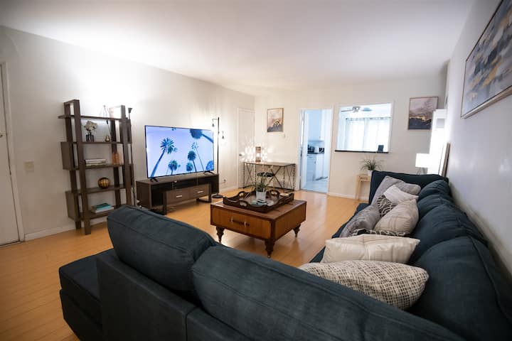 Central And Cozy 2 Bdrm Flat In Weho, La! - Laurel Canyon - Los Angeles