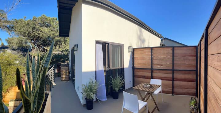 Vaulted 1-bdrm W/office & Patio - Encinitas, CA