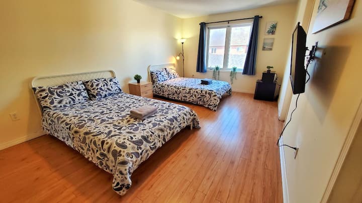 Spacious | Ensuite Bathroom +Parking. Near Subway. - Toronto