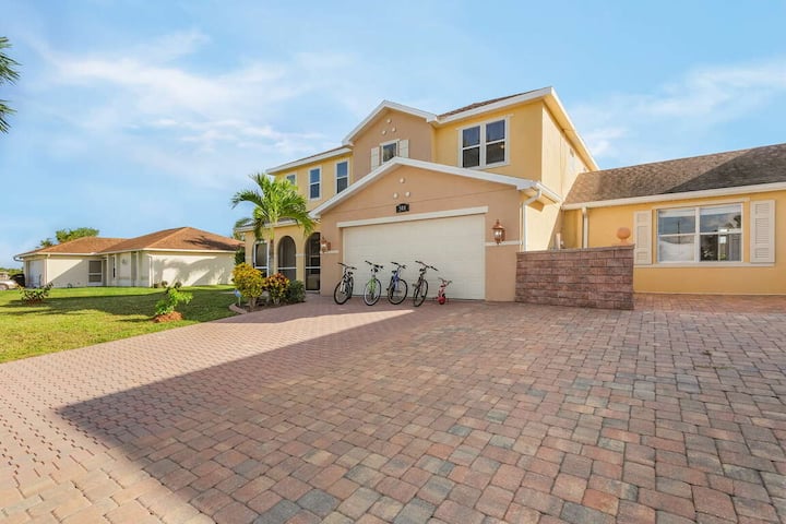 Villa Enzo Sleep 20+ W/heated Pool And 3,100+ Sqft - Cape Coral, FL