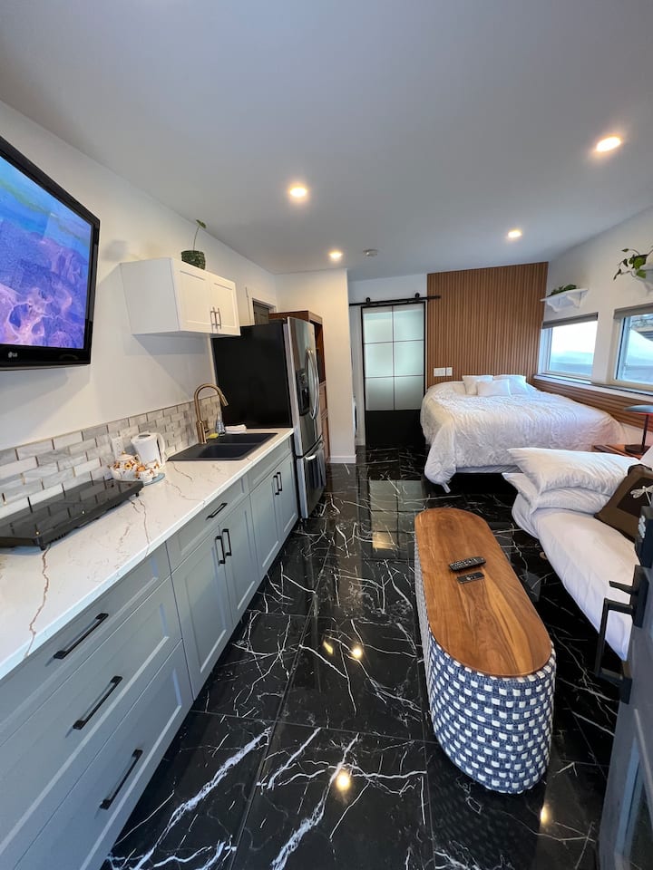 The Peach Garden Guest Suite - Peachland