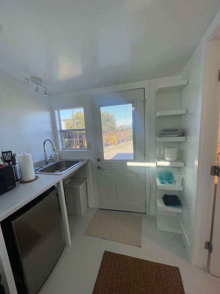 Cozy Bedroom In The Heart Of Silicon Valley - Redwood City, CA