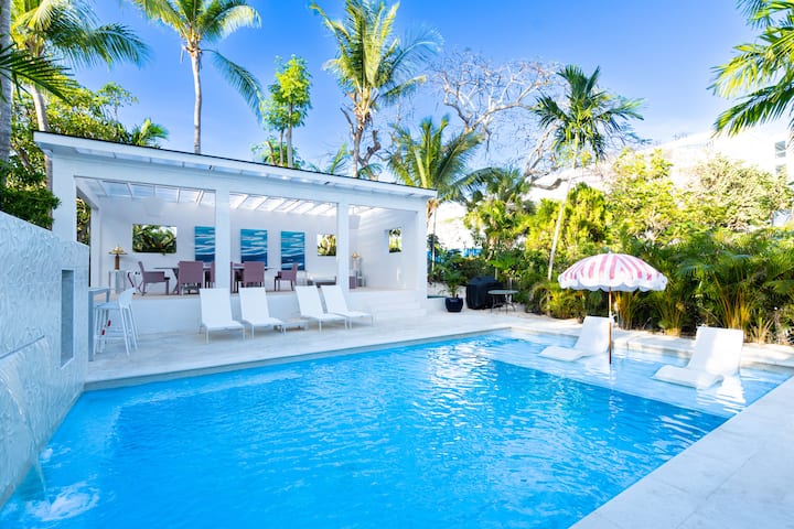 Pink Palms Maison Boutique Main House - 4 Bedrooms - The Bahamas