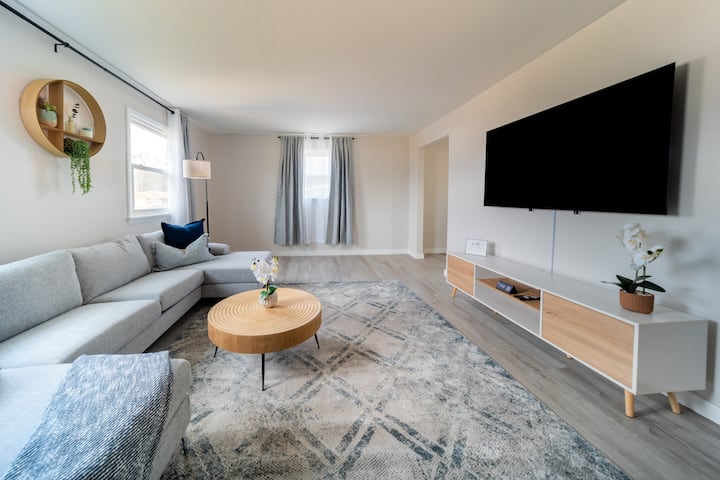 Modern Luxe Getaway For Work/families/lrg Groups - Vermilion, OH