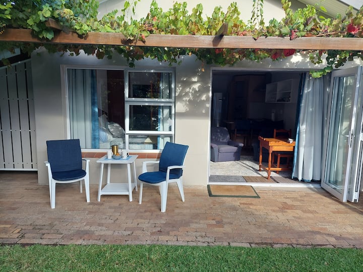 Quiet Luxury Appartment; Parking, No Loadshedding - Stellenbosch