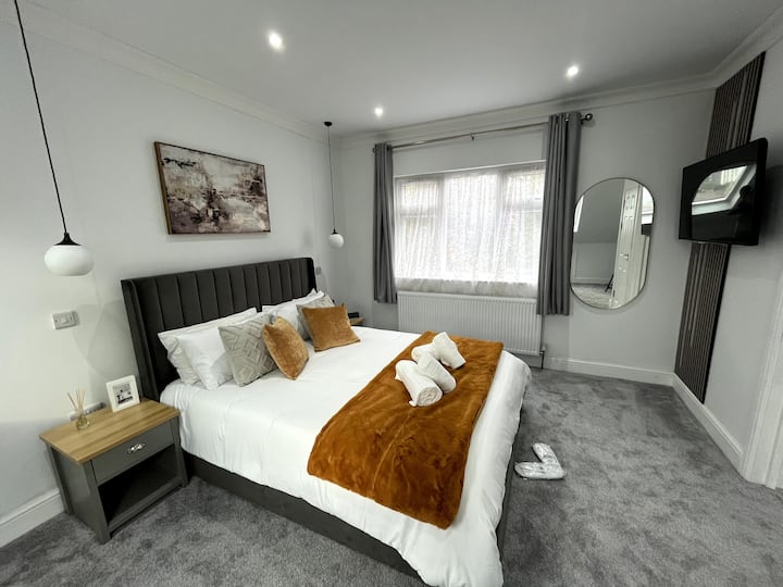Luxury Ensuite Room In London(parking On Premises) - Ilford