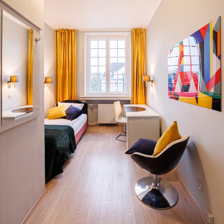 Helles Zimmer Mit Bad Zentral 4 - Düsseldorf