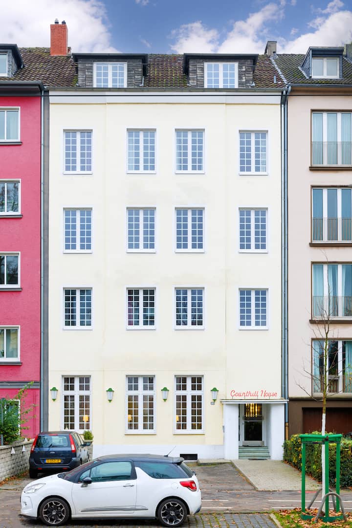 Small Central Bright 8 - Düsseldorf