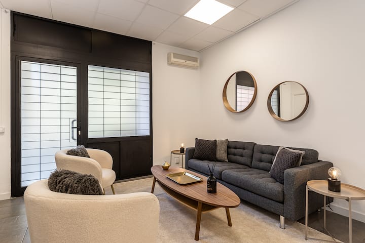 Waou Essence I Los Austrias - Corta Duración - Madrid