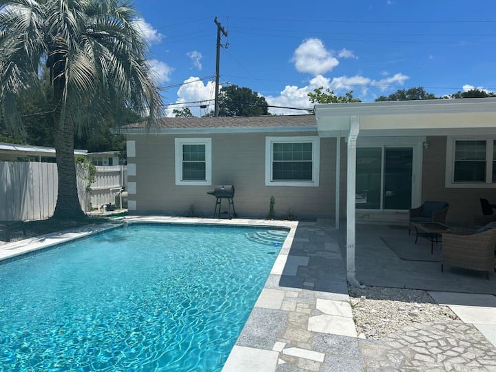 Modern 4 Bedroom W/ Patio & Pool - Jacksonville