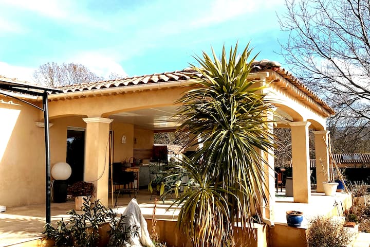 Charmante Villa Provençale, Avec Piscine. - Salernes