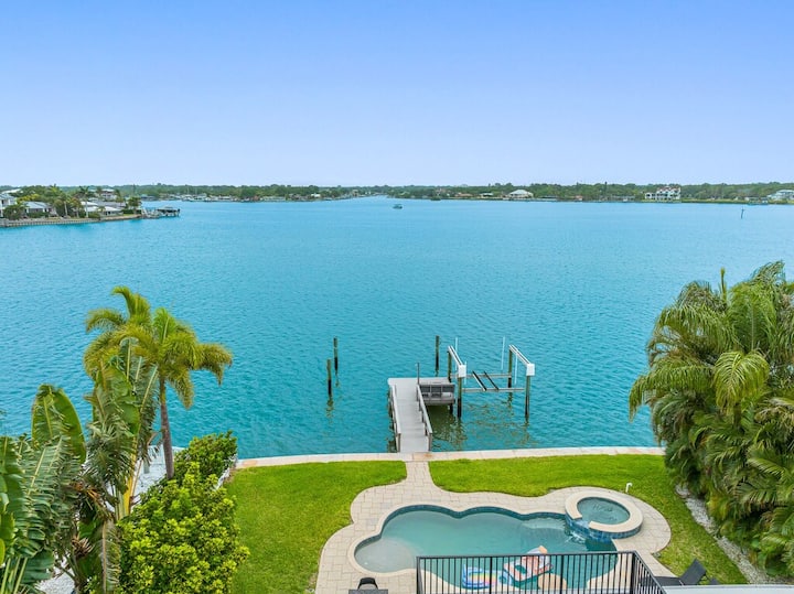 Villa Blanca - Waterfront Midcentury Modern Home - Indian Rocks Beach, FL