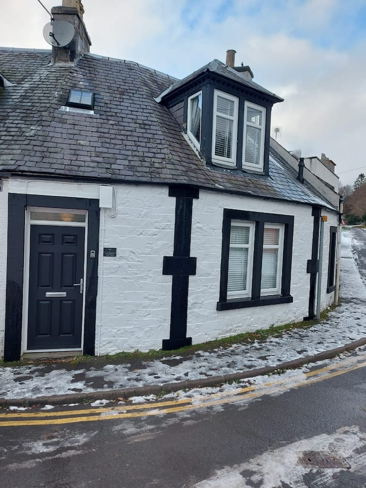 Black Cat Cottage - Moffat