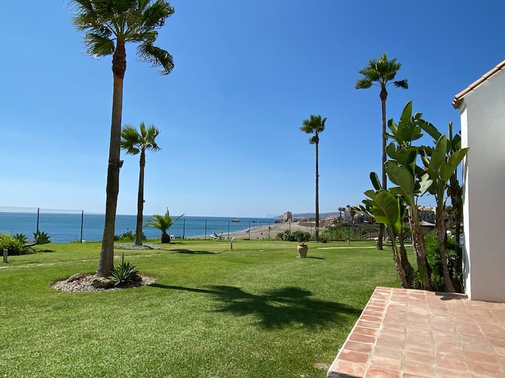 Beachfront Apartment With Direct Beach Access - Casares