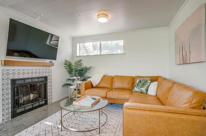 Lake Granbury, Lg Patio, Dock, 10 Min To Downtown! - Granbury, TX