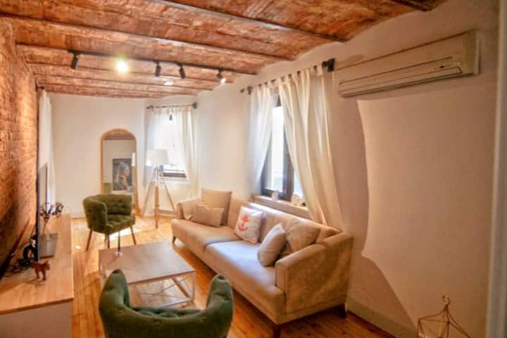 Taksim'in Merkezinde şıK Yenilenmiş Daire - Estambul