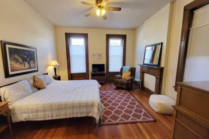 Spacious Benton Park Apartment! - Saint-Louis, MO
