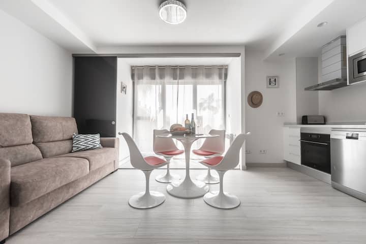 Stylish Beachfront Apartment - Valencia