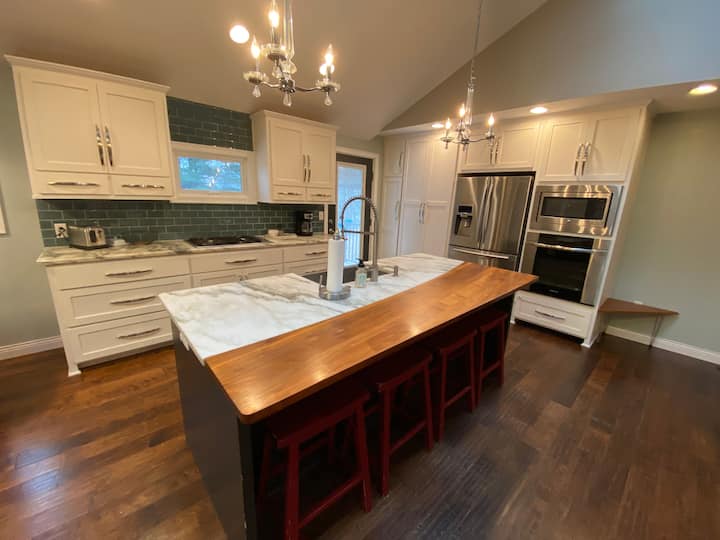 Relaxing 4 Bedroom Ranch - Shawnee, KS